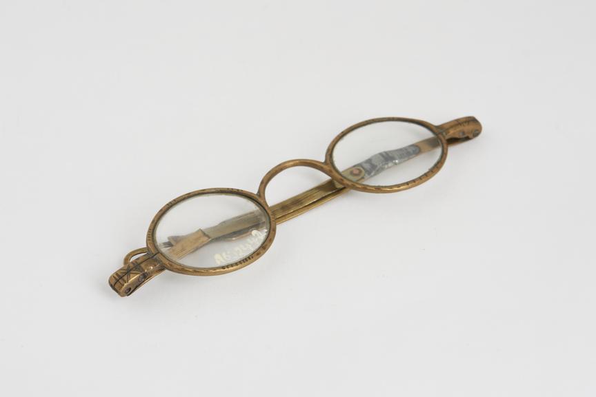 Spectacles, extending, brass | Science Museum Group Collection