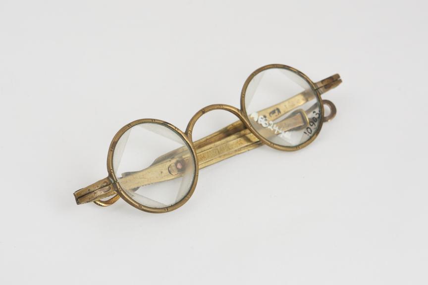 Spectacles, extending, brass | Science Museum Group Collection