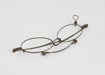 Bow, folding spectacles with straight sides | Science Museum Group ...