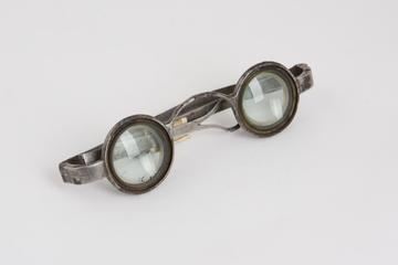 Double, transverse fold | Science Museum Group Collection