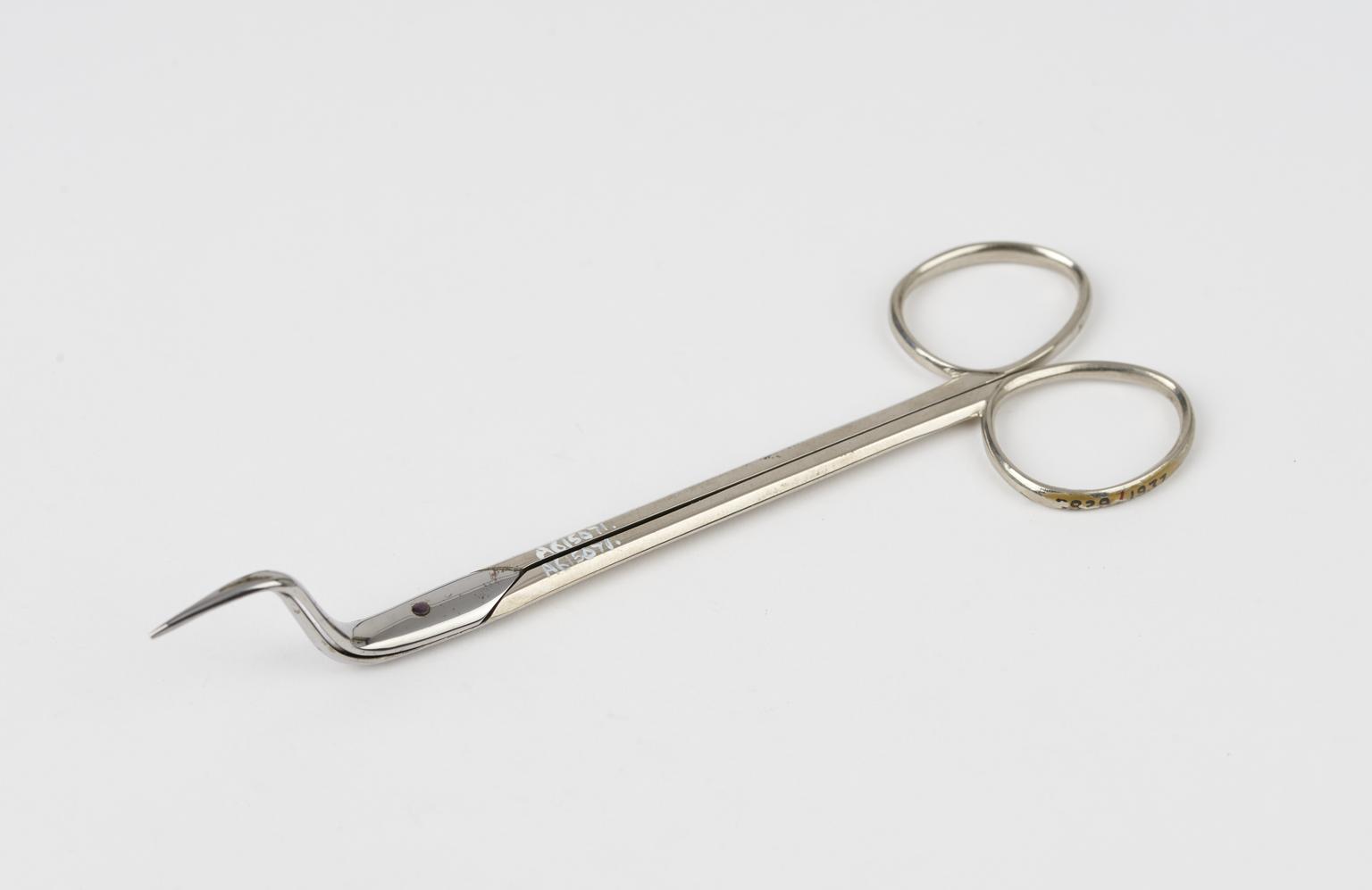 Ophthalmic scissors with cranked and pointed blades by Down | Science ...