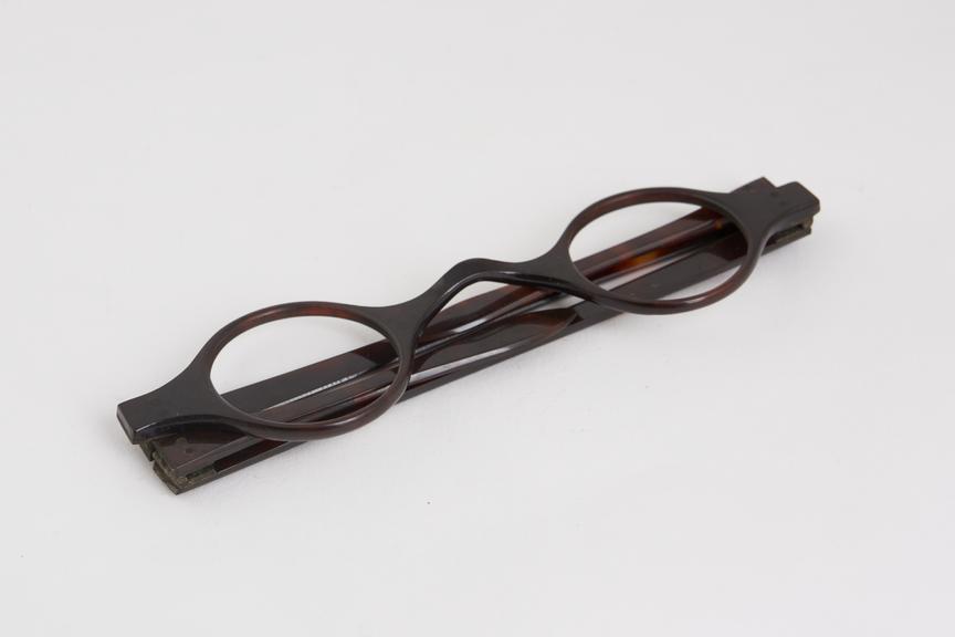 Transverse folding spectacles | Science Museum Group Collection