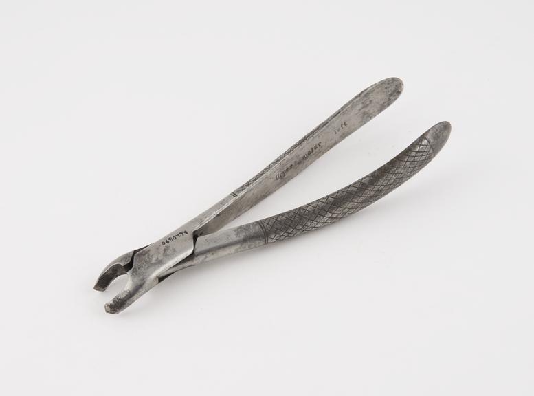 Dental forceps for left upper molars | Science Museum Group Collection