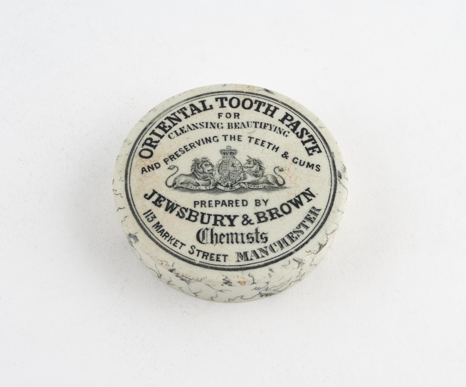 Ceramic pot lid for tooth paste | Science Museum Group Collection