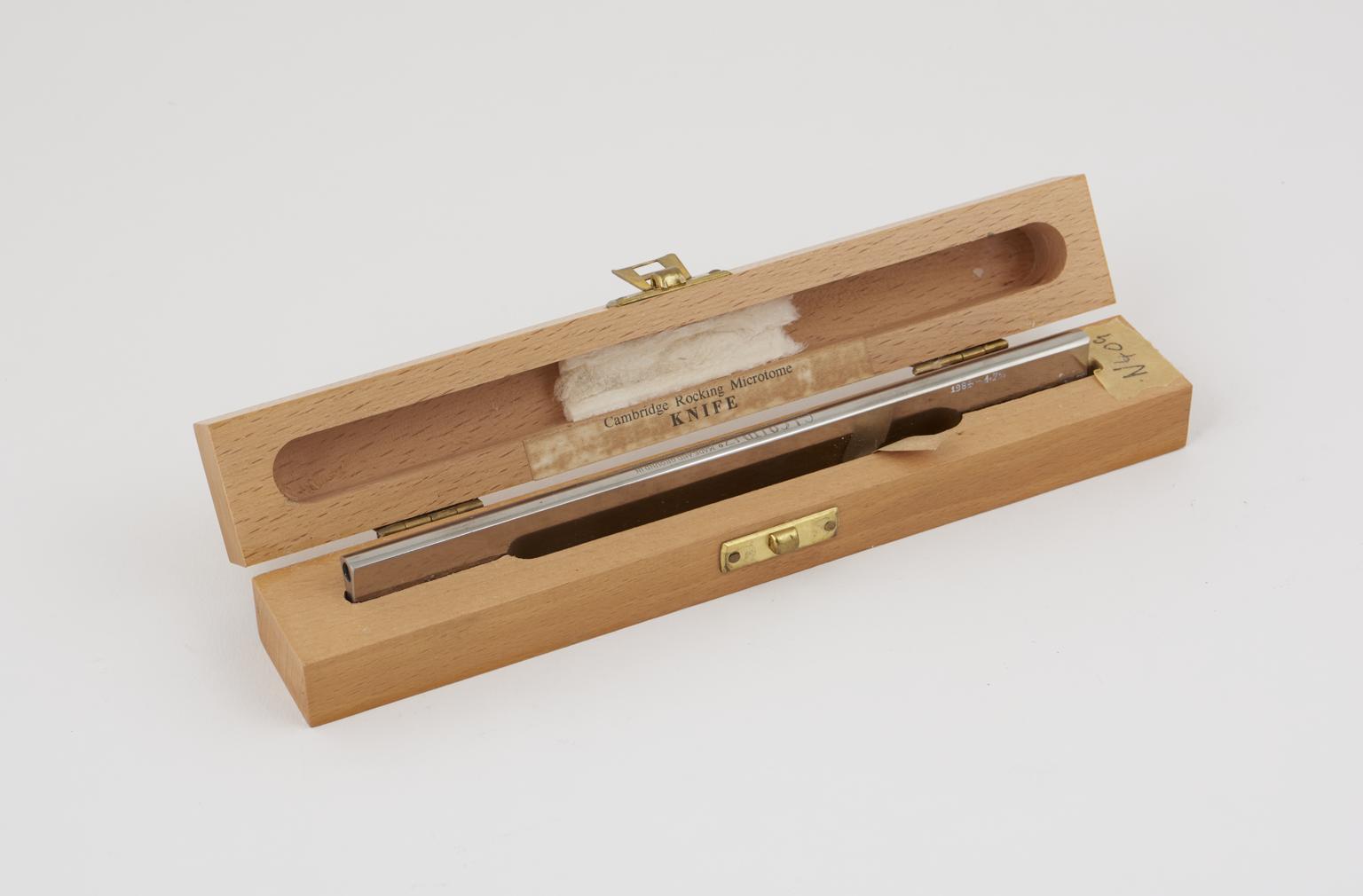 Cambridge rocking microtome knife | Science Museum Group Collection