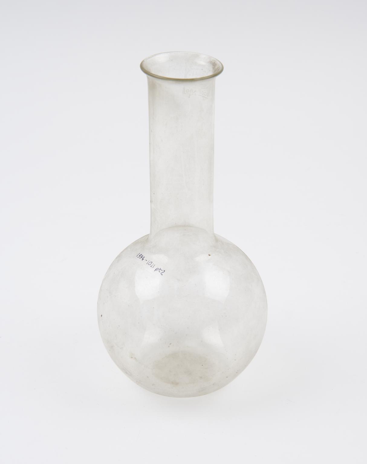 Retort Rings and 2 flasks | Science Museum Group Collection