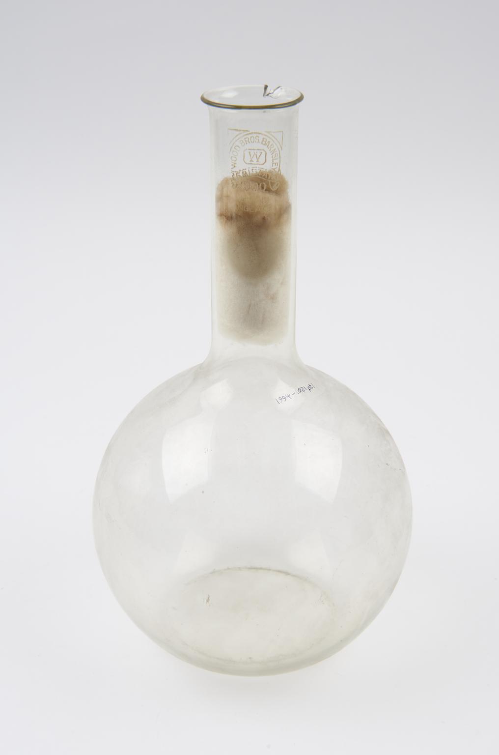 Retort Rings and 2 flasks | Science Museum Group Collection