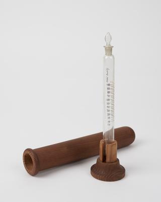 Glass meter with stand and stopper | Science Museum Group Collection