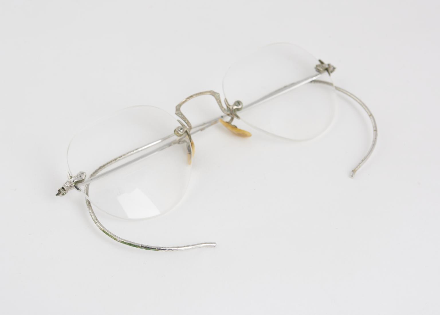Pair of rimless spectacles with decorated metal bridge and side pieces ...