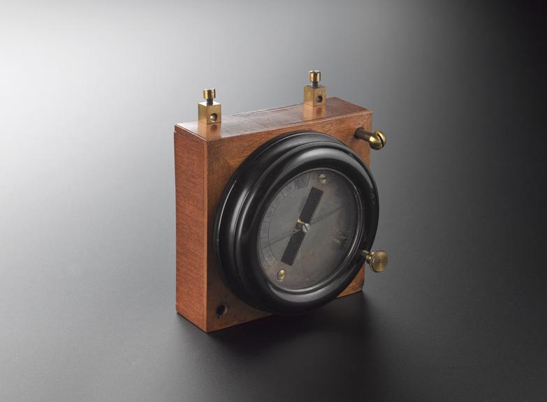 Hipp chronoscope with small galvanometer and key | Science Museum Group ...