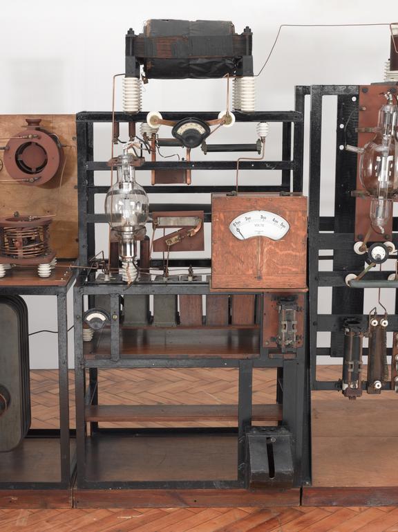 Marconi 1.5kW Transmitter used by 2LO | Science Museum Group Collection