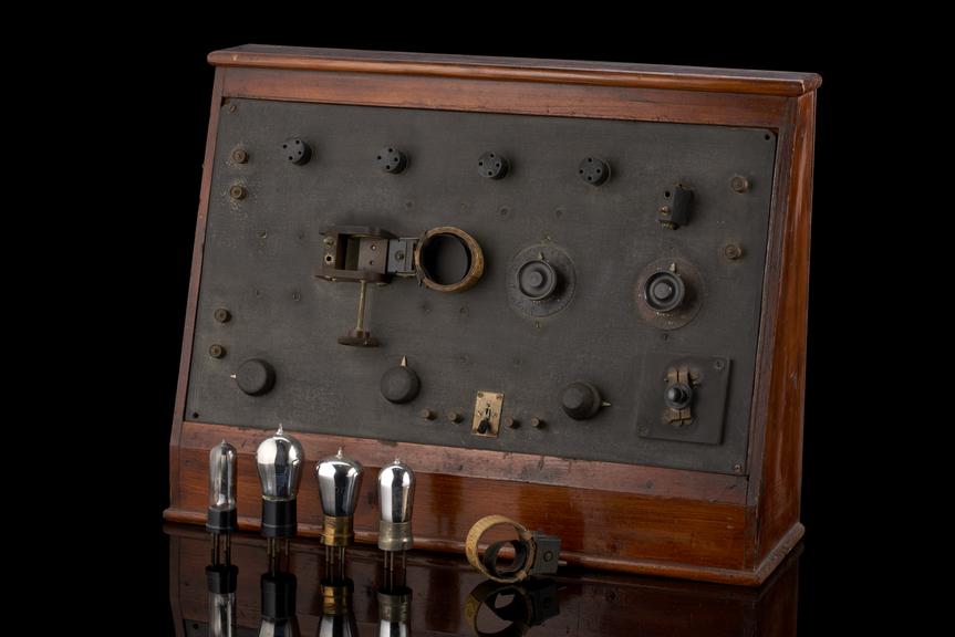 Home Made 4-Valve Radio Receiver | Science Museum Group Collection