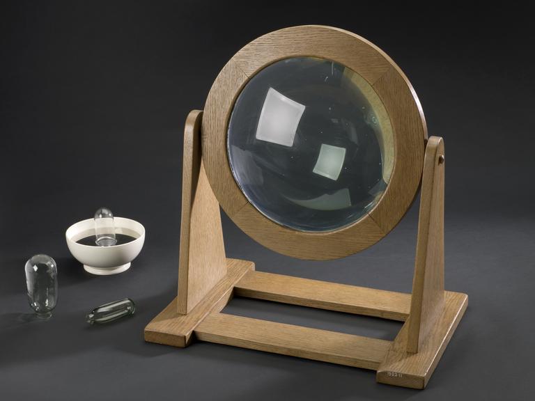 Reproduction of Joseph Priestley's oxygen apparatus | Science Museum ...