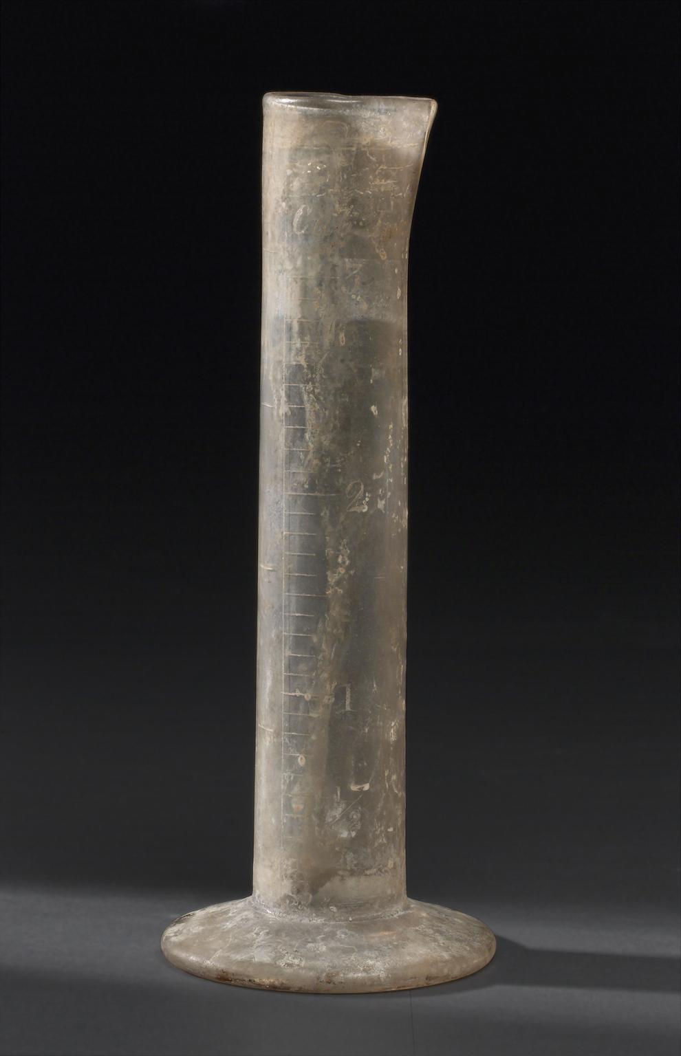 Glass measuring cylinder | Science Museum Group Collection