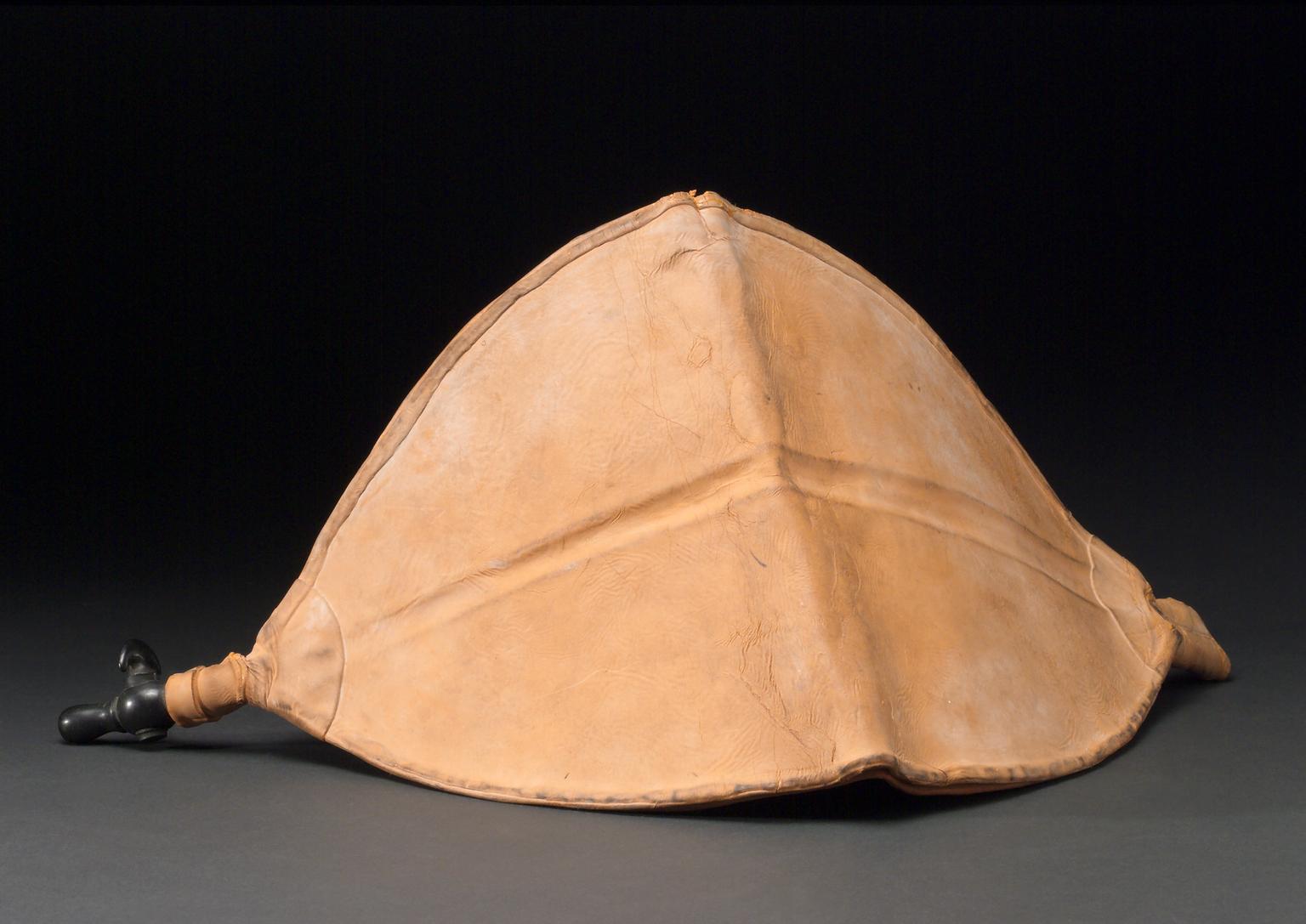 Bag from inhalation apparatus | Science Museum Group Collection