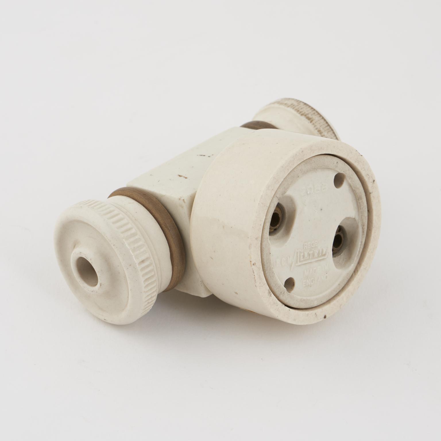 Adaptor, china, B.C.m "Tektrik" type, with mains plug and auxiliary two ...