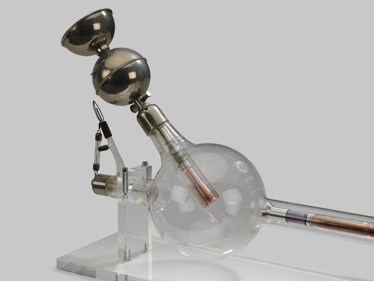 Gas X-ray Tube for Intensive Therapy | Science Museum Group Collection
