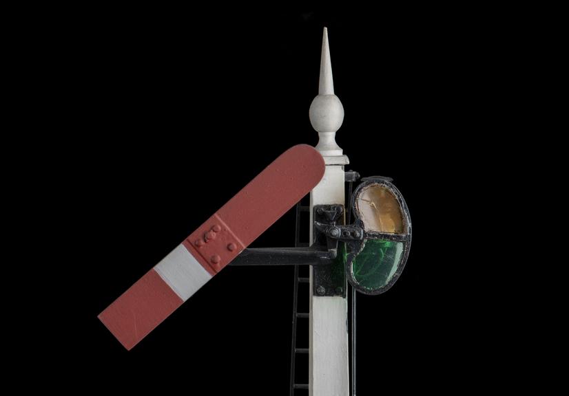 Model Great Northern Railway Centre-pivot Semaphore Signal | Science ...