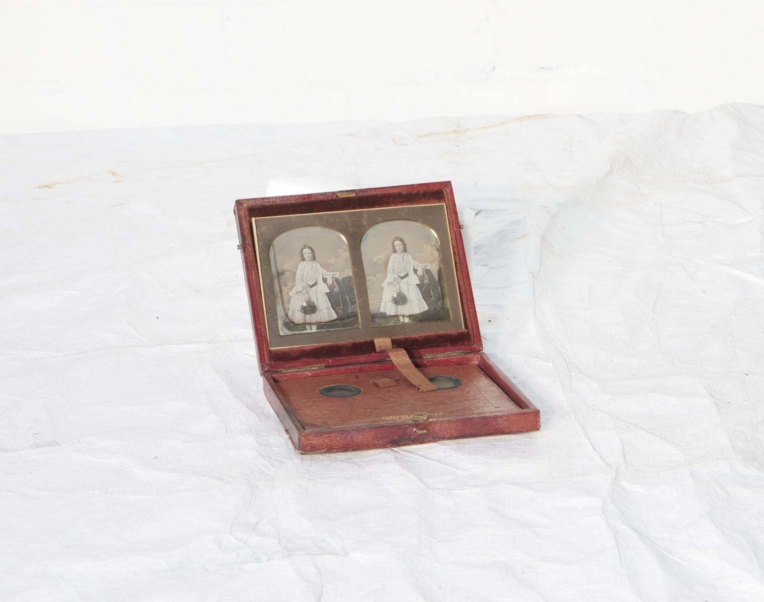 Stereo Viewer with Stereo-Daguerreotype | Science Museum Group Collection