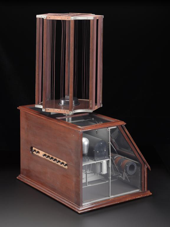 Model 82 Marconiphone super-heterodyne receiver, 1927-1930 | Science ...