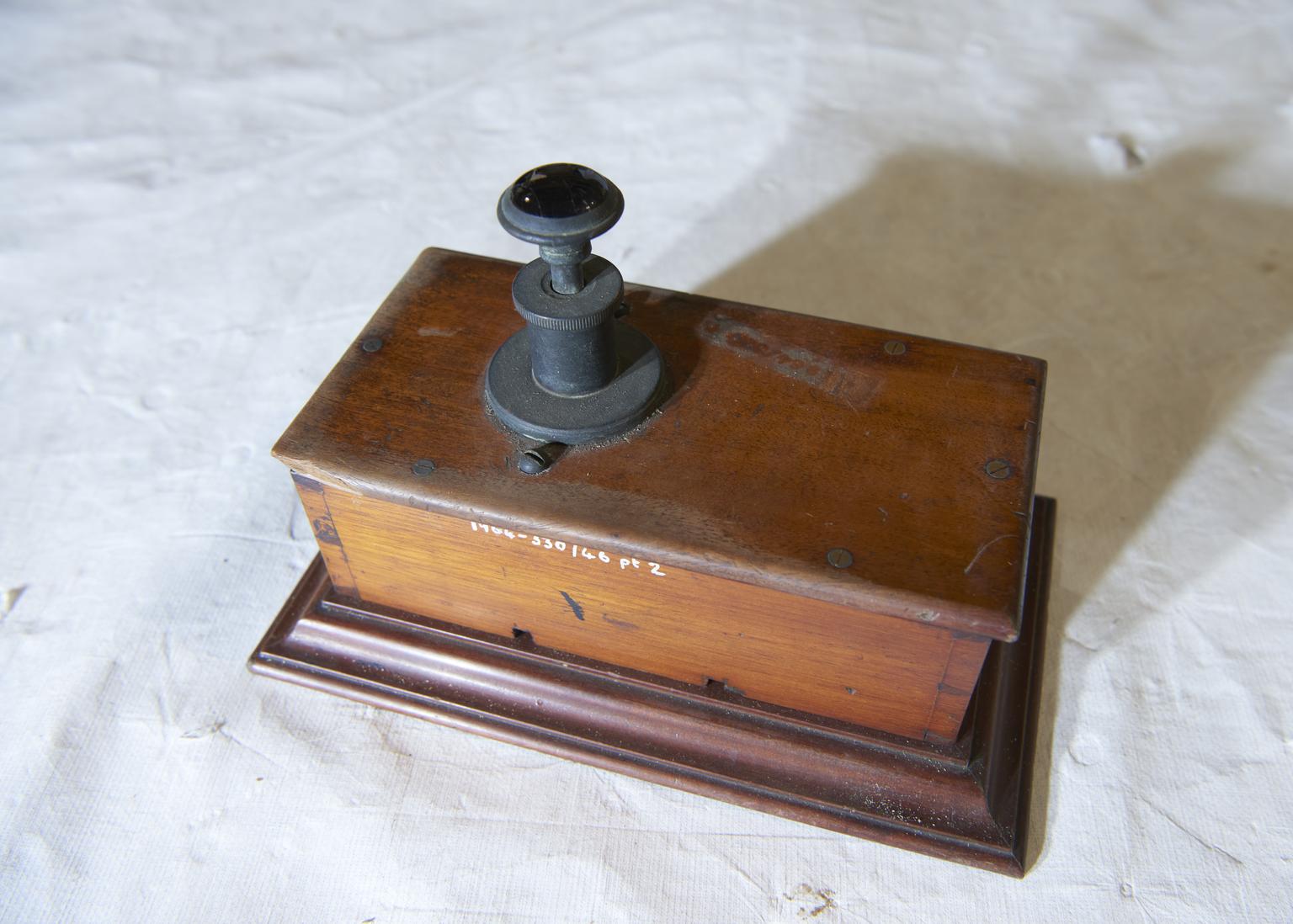 Single wire double line block instrument with separate ringing key ...