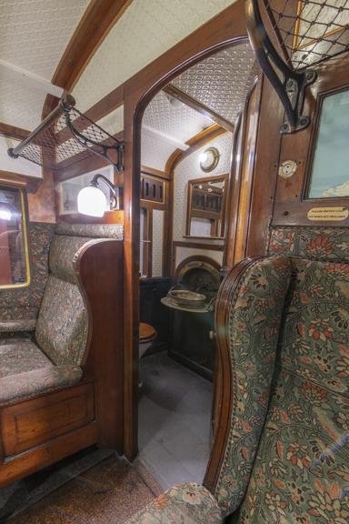Tri-composite railway carriage | Science Museum Group Collection
