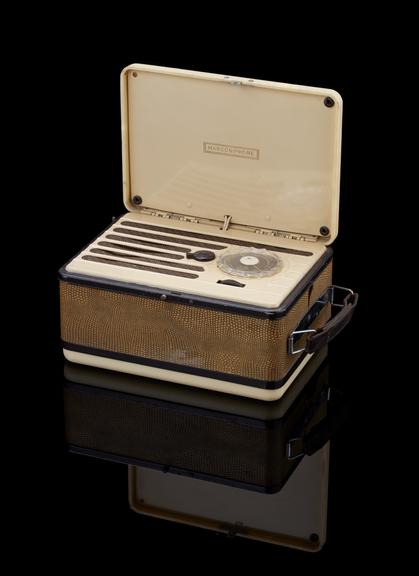 Marconi Valve portable radio | Science Museum Group Collection