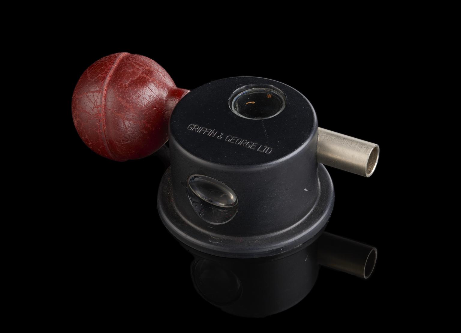 Smoke cell for showing Brownian movement | Science Museum Group Collection