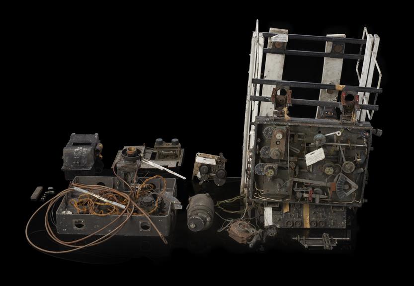 Drawing machine 2 by Desmond Paul Henry | Science Museum Group Collection