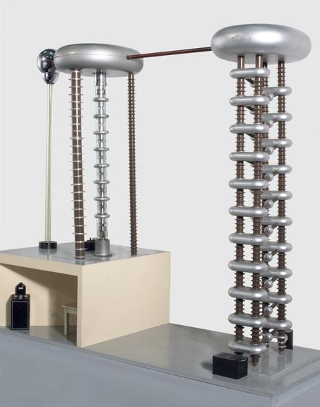 Model Particle Accelerator and Key | Science Museum Group Collection