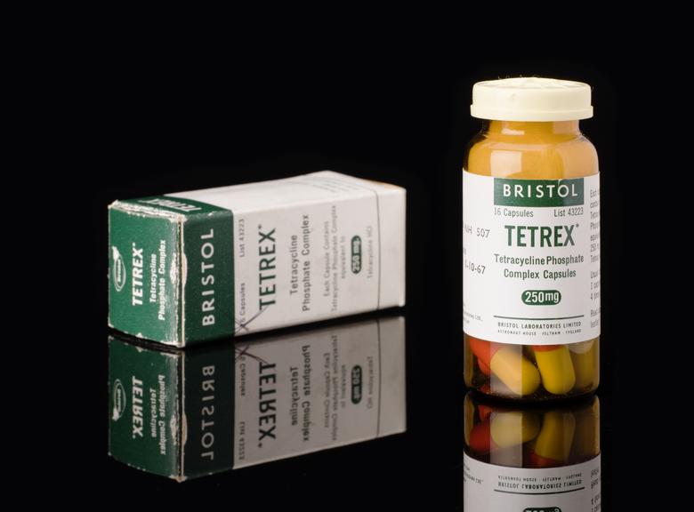 Bottle of "Tetrex" capsules | Science Museum Group Collection