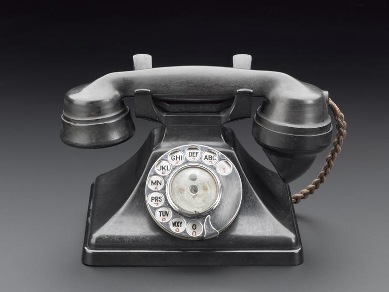 200 series dial telephone, 1925-1935 | Science Museum Group Collection