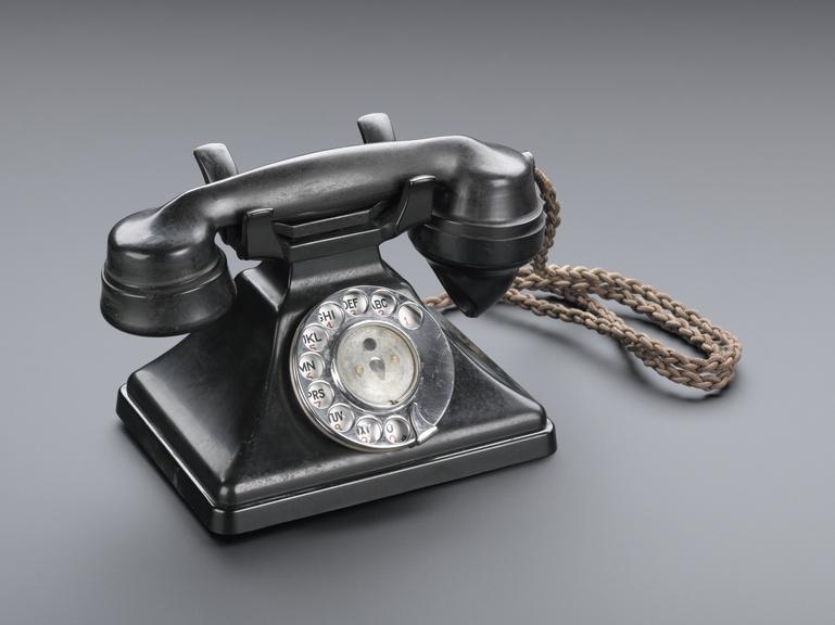 200 series dial telephone, 1925-1935 | Science Museum Group Collection