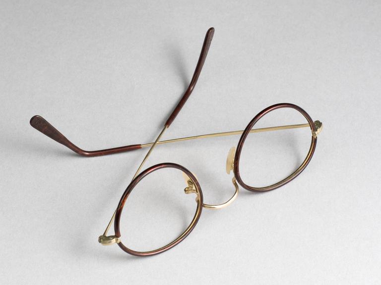 Tortoiseshell metal spectacle frames. | Science Museum Group Collection