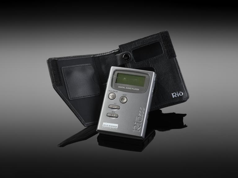 Diamond Rio 500 MP3 Digital Audio Player with accessories | Science ...