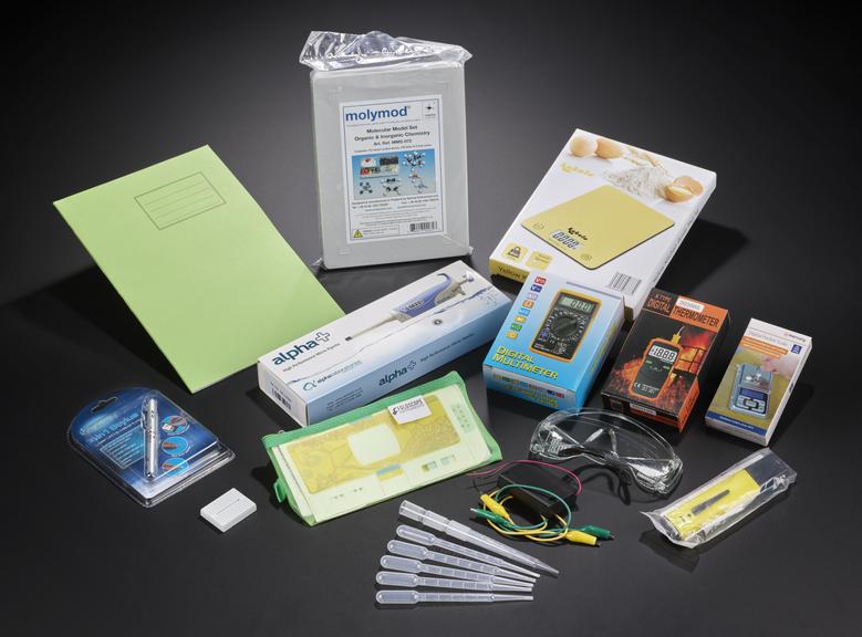 UCL Lab-14 home chemistry kit | Science Museum Group Collection