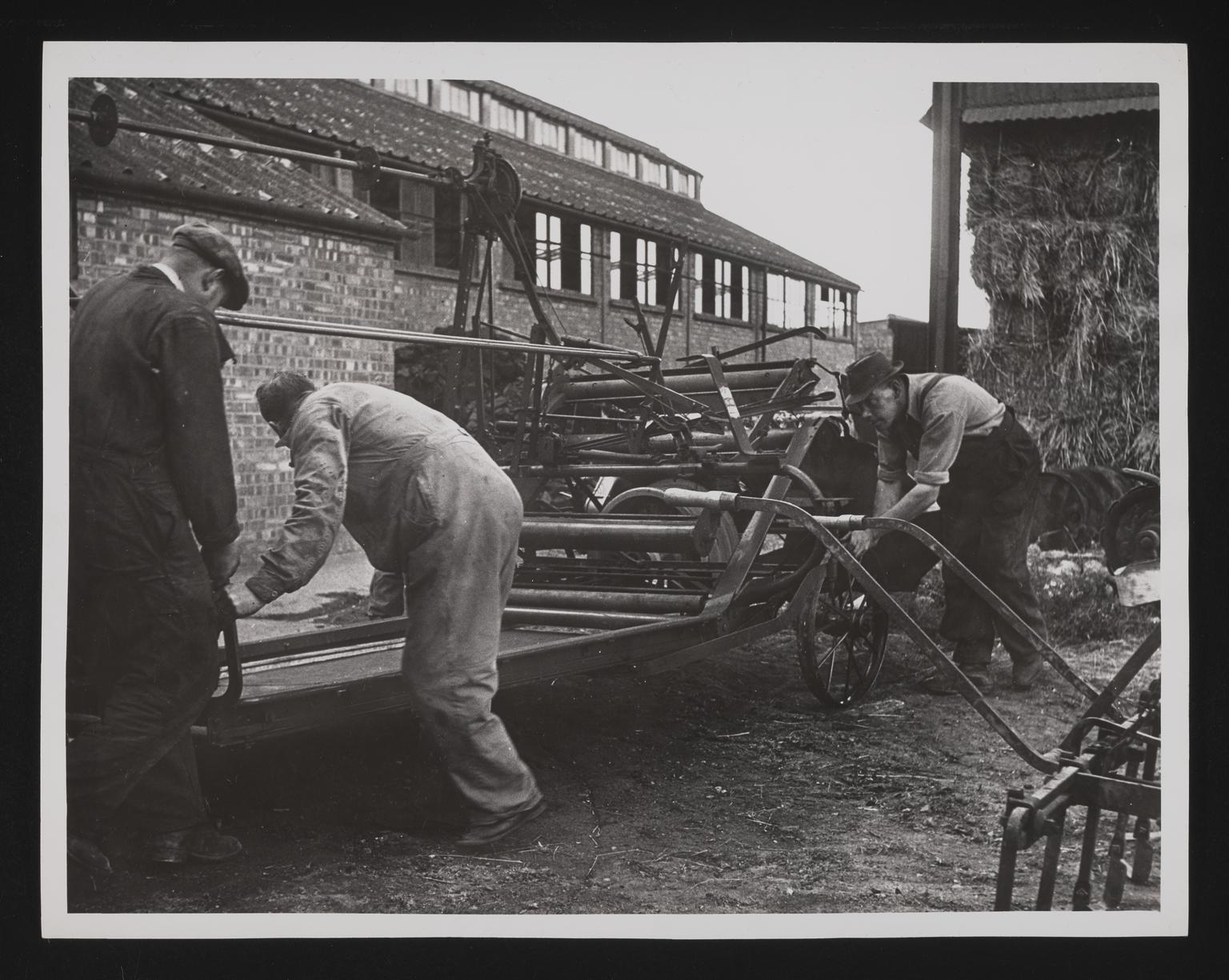 Daily Herald Photograph: Farming | Science Museum Group Collection