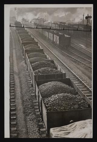 Daily Herald Photograph: Coal trains arrives in London | Science Museum ...