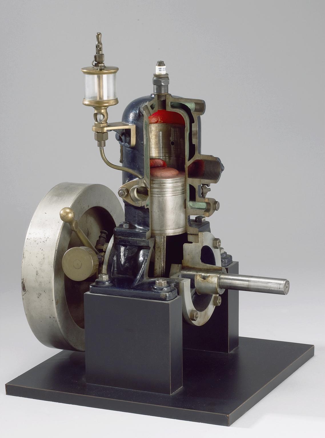 Day Two-stroke Valveless Petrol Engine, 1913 | Science Museum Group ...