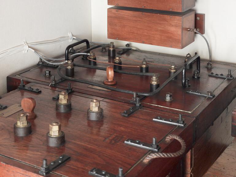Iolanda transformer in wooden box, 1900-1950 | Science Museum Group ...