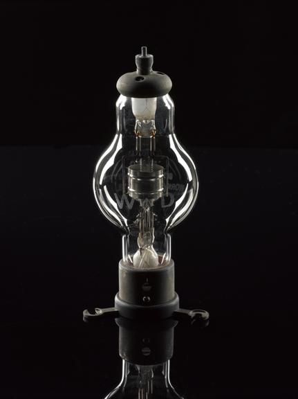 Ediswan AT.50 triode valve, McVitie Weston valve collection, 1906-1957 | Science Museum Group ...