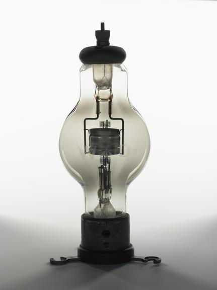 Ediswan AT.50 triode valve, McVitie Weston valve collection, 1906-1957 | Science Museum Group ...