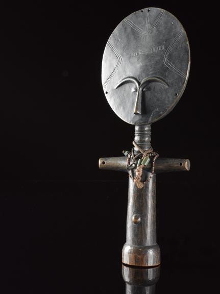Carved wooden fetish doll or "Akua Mma" | Science Museum Group Collection