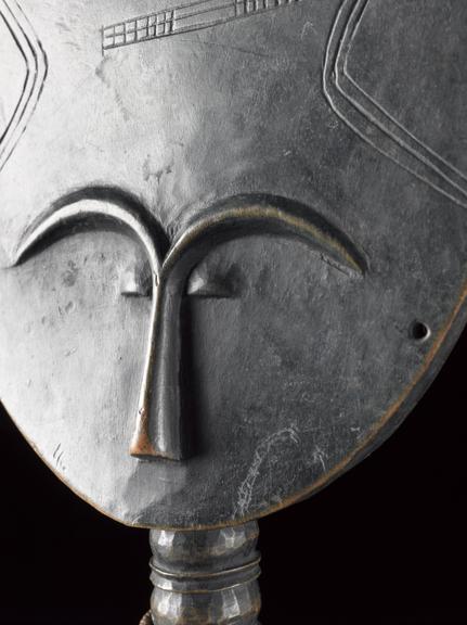 Carved wooden fetish doll or "Akua Mma" | Science Museum Group Collection