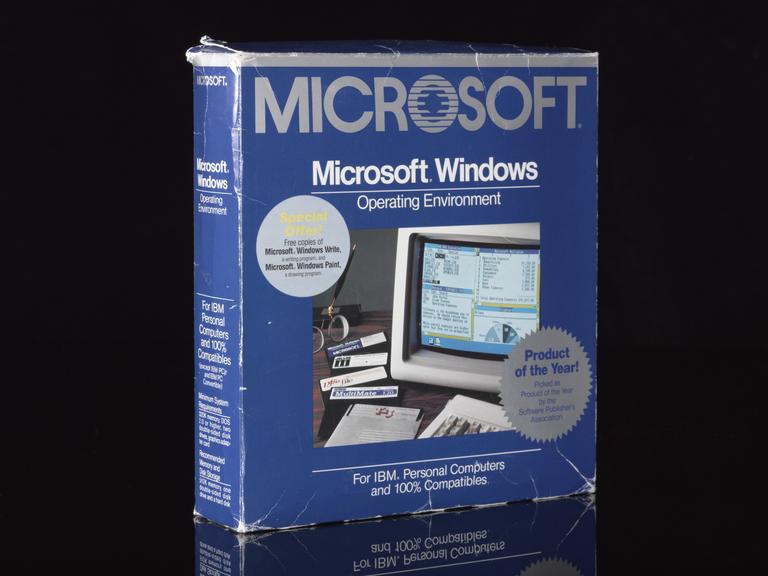 Nine 5.25" install disks, ten technical manuals and original packaging ...