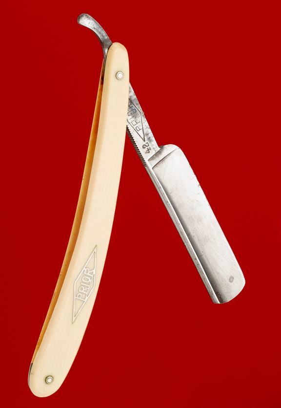 Cut-throat razor made by Prior | Science Museum Group Collection