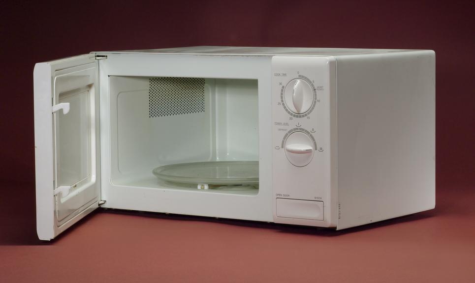 Samsung microwave oven, 1990s | Science Museum Group Collection