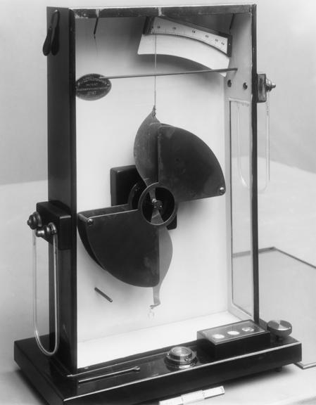 Electrostatic voltmeter | Science Museum Group Collection
