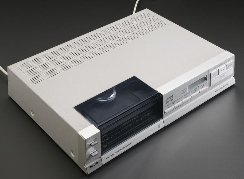 Philips CD303 compact disc player, c1983. | Science Museum Group Collection