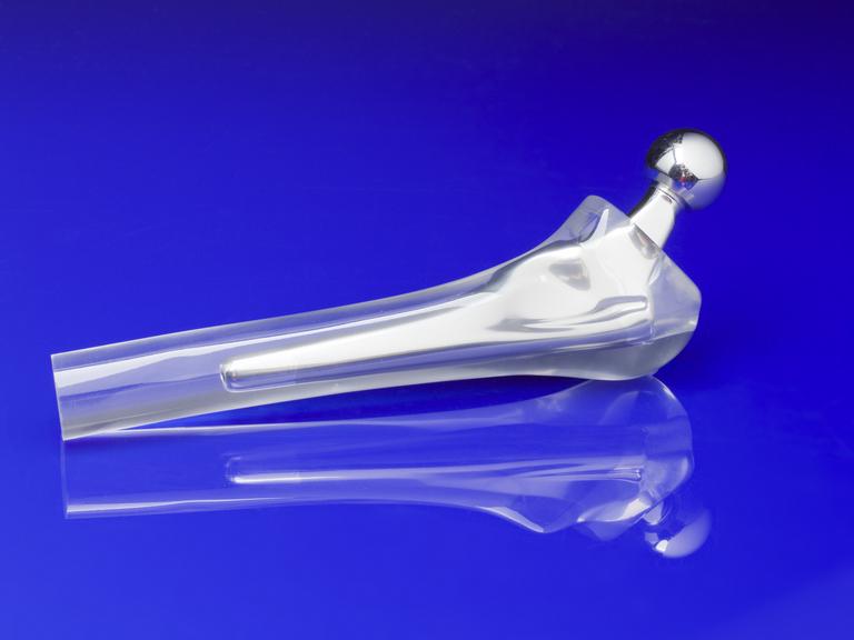 Hip replacement model | Science Museum Group Collection